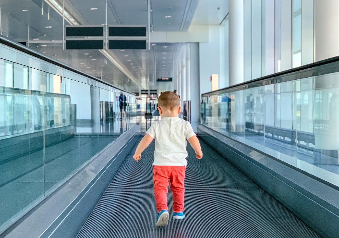 Vliegen met kinderen: 10 tips om de reis zo soepel mogelijk te laten ...